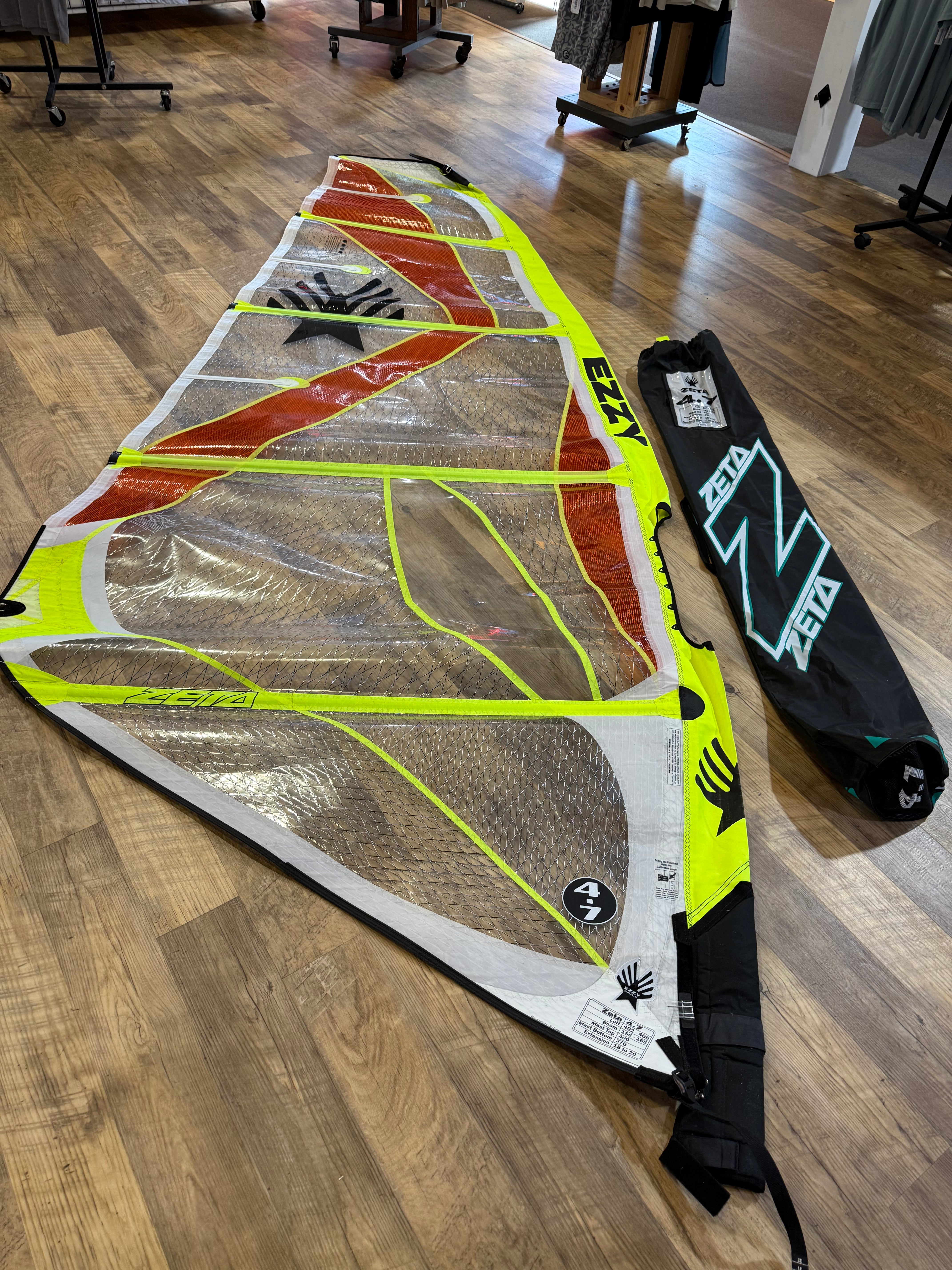 2022/23 Ezzy Zeta 4.7 DEMO sail – OceanAir Sports